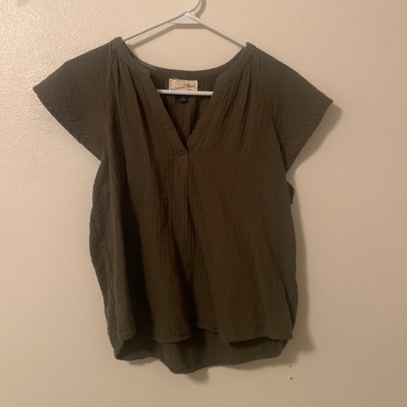 Universal Thread | Tops | Universal Thread Shirt Size Xs Forest Green ...
